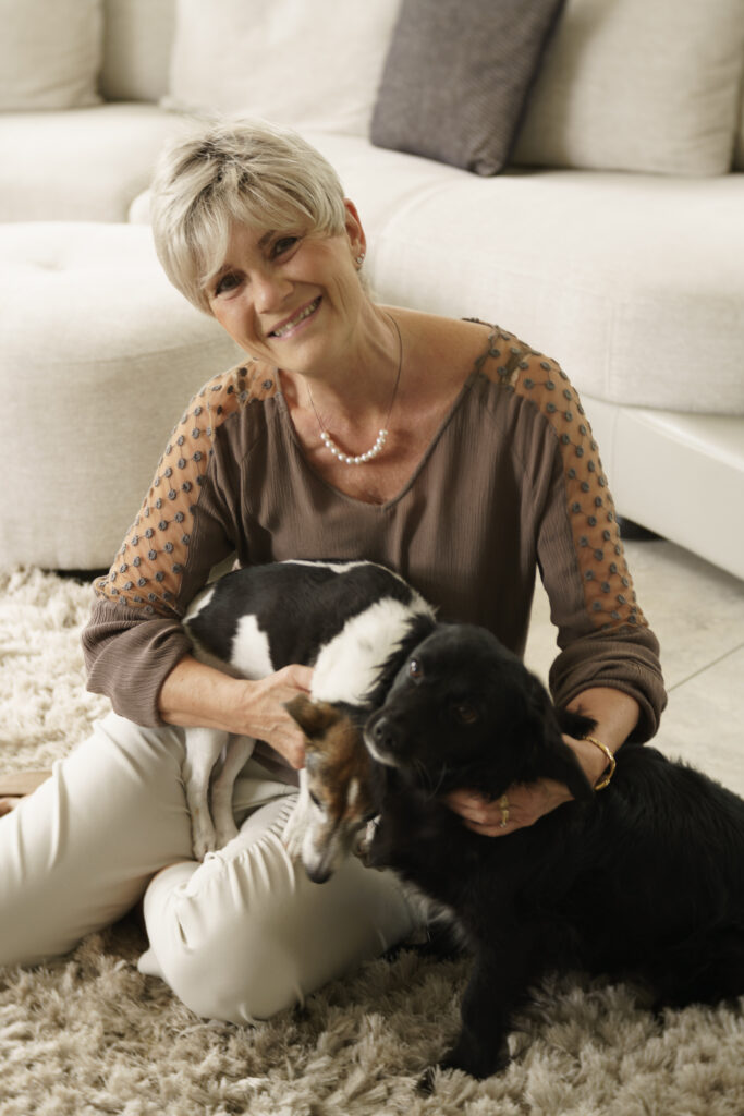 About Eleanor Dixon | Eleanor Dixon Books and Blogs